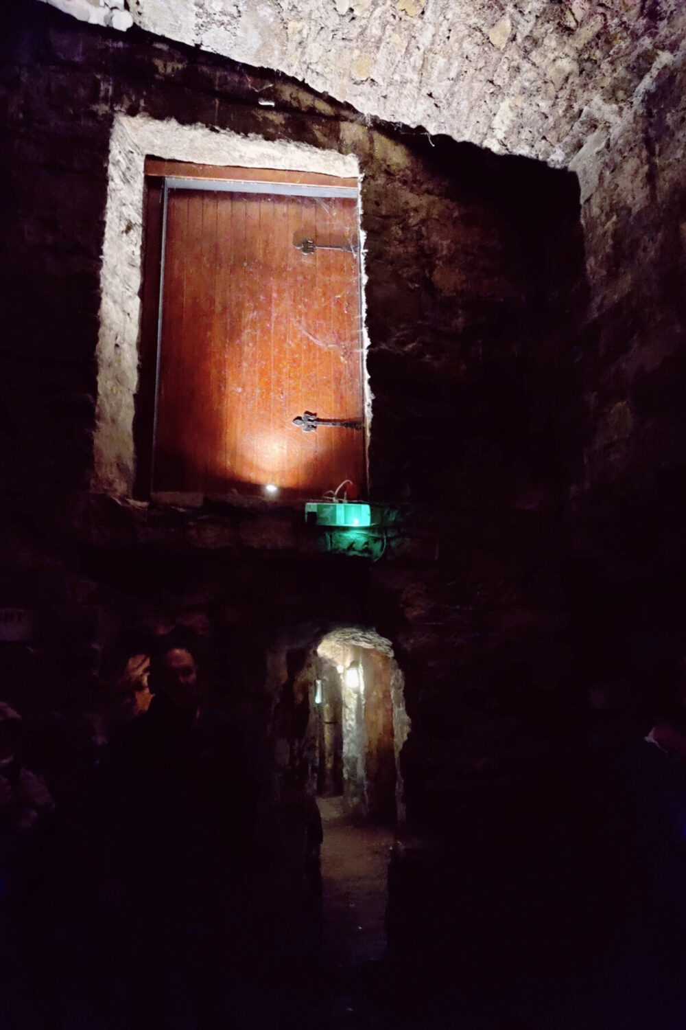 Edinburgh’s Mysterious Underground Vaults – Peachin Adventure
